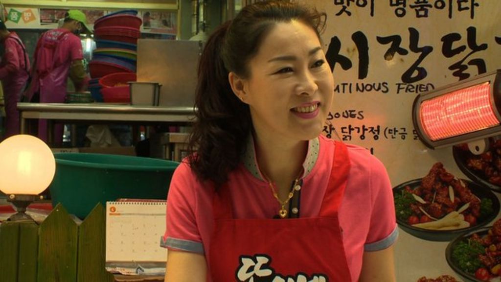 The chicken seller who counts her blessings - BBC News