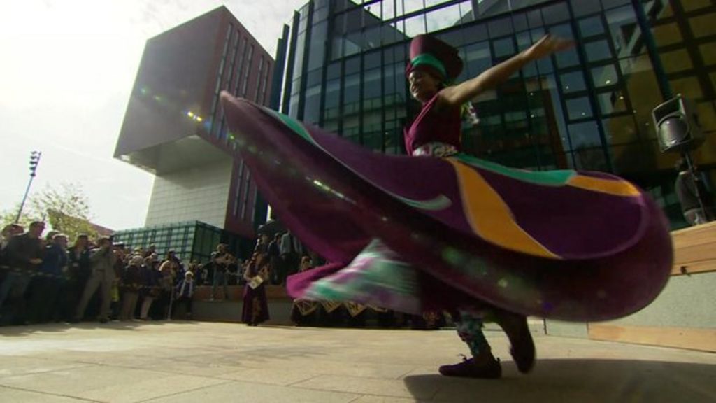 Danny Boyle opens culture's new 'Home' in Manchester - BBC News