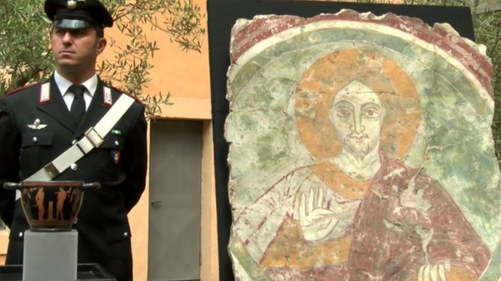 Stolen art returns home to Rome - BBC News