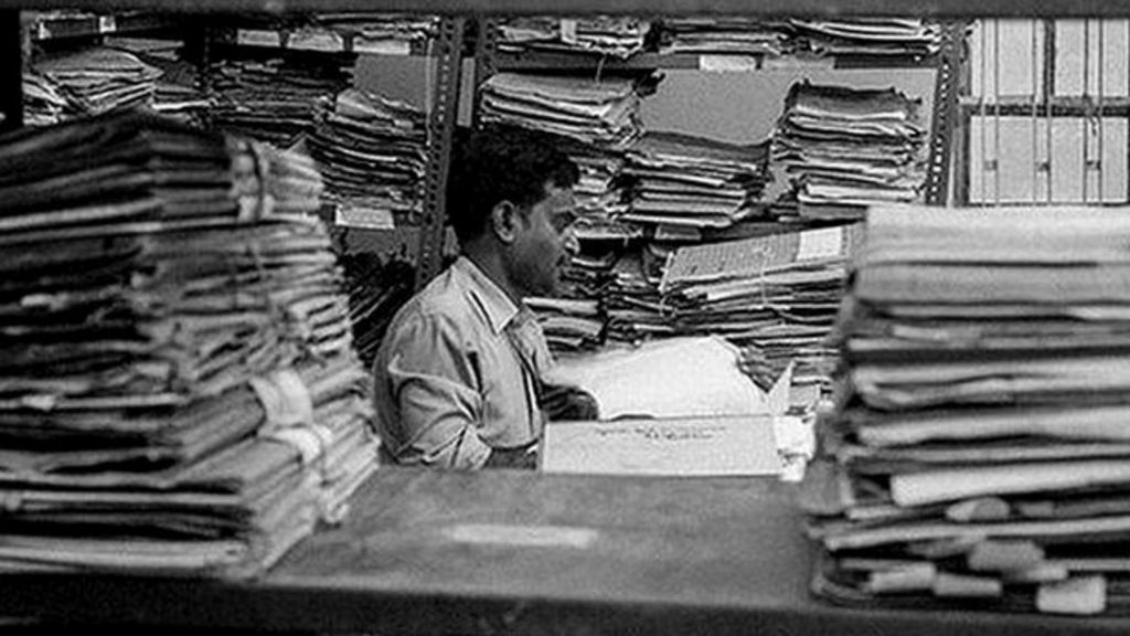 In pictures: Inside an Indian high court - BBC News
