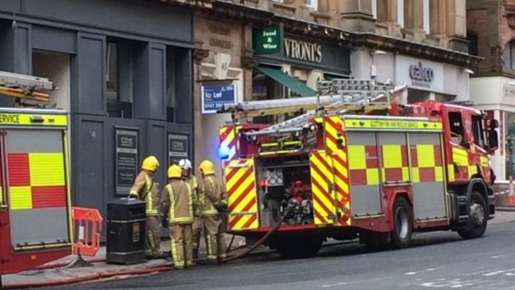 One taken to hospital after fire in Glasgow city centre - BBC News