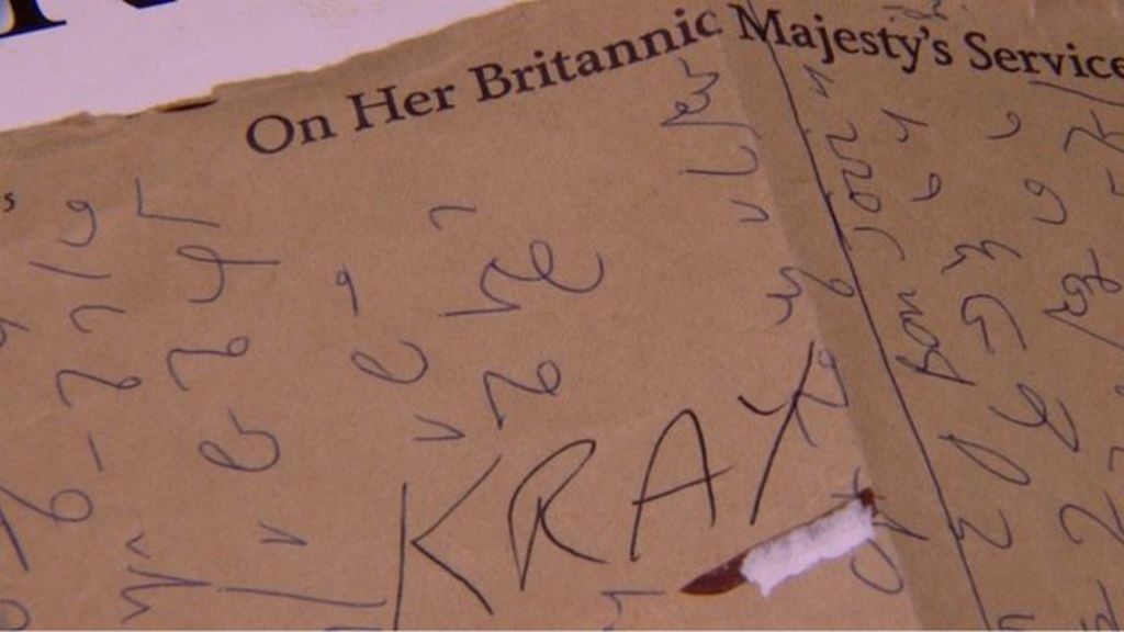 'Fascinating' Reggie Kray letters to be auctioned - BBC News