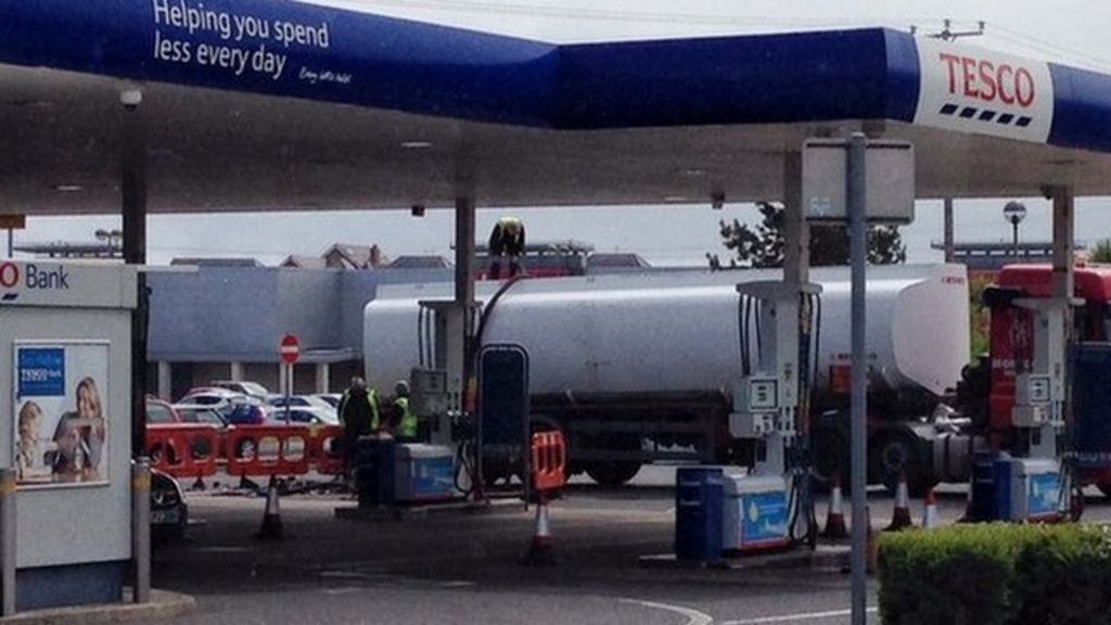 Tesco apologises to customers over Bangor 'fuel contamination' - BBC News