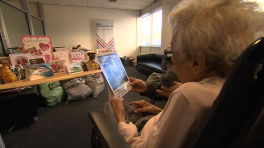 Dustin Hoffman sends birthday card to 100-year-old Winnie - BBC News