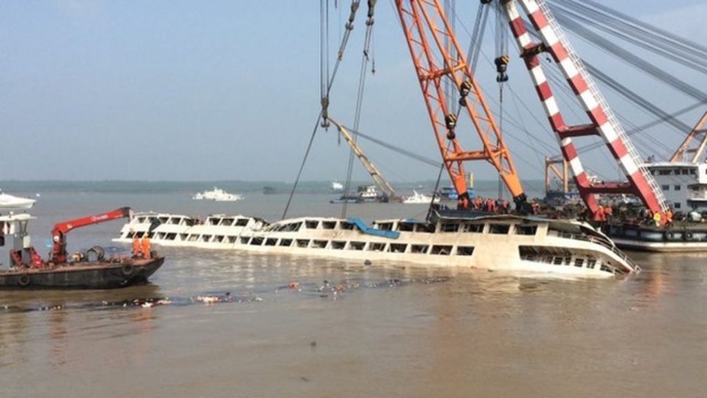 Yangtze ship disaster: Chinese salvagers right Eastern Star - BBC News
