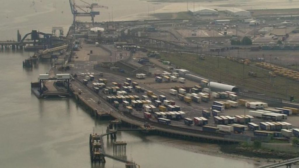 Suspected illegal immigrants found locked in Harwich port - BBC News