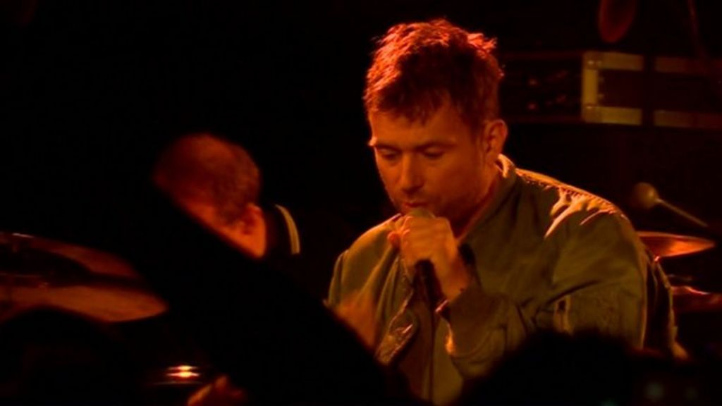 Blur play 'intimate' gig for Wolverhampton arts centre - BBC News