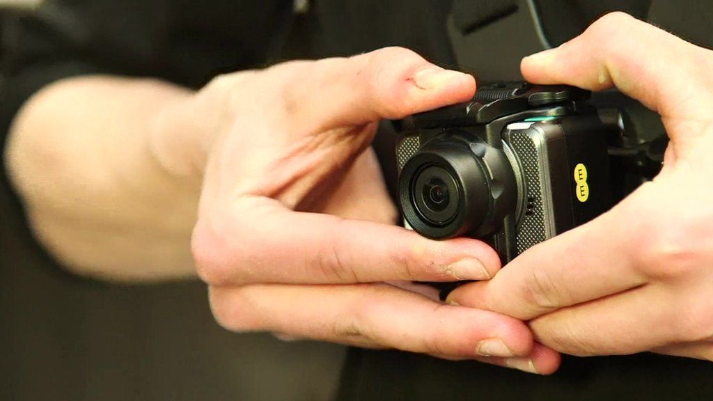 EE's GoPro rival streams live over 4G - BBC News