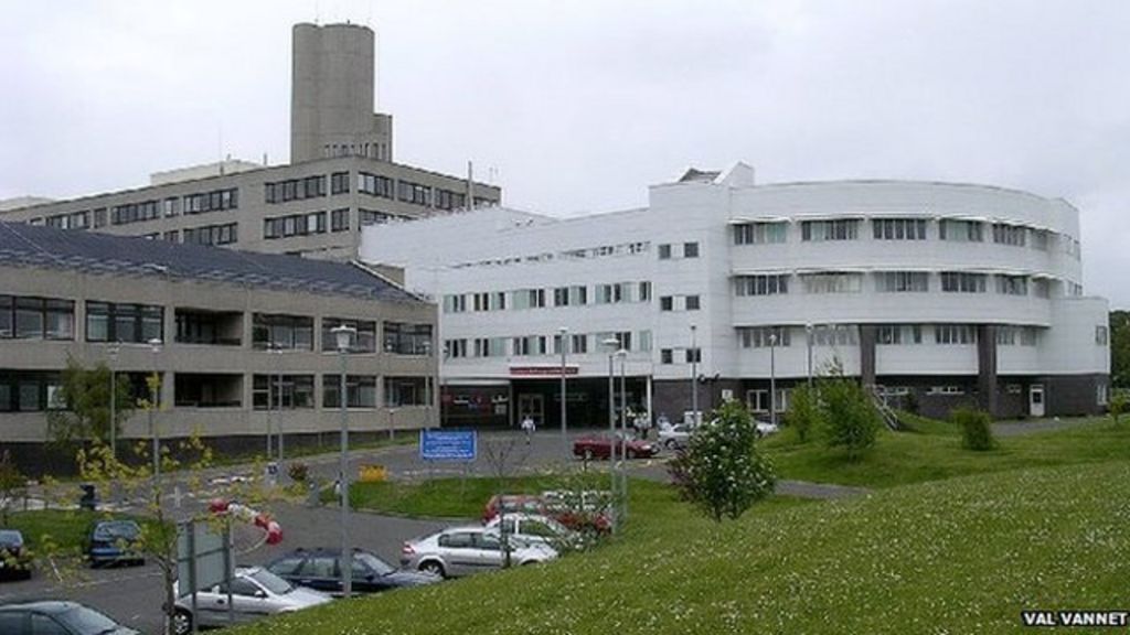 Medical chief to visit Ninewells over waiting times claims - BBC News