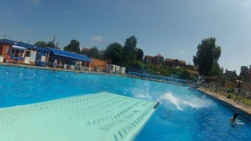 Boy, 15, rescued from Beccles Lido dies in hospital - BBC News