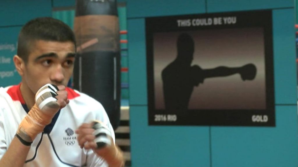 Two West Yorkshire boxers at European Games - BBC News