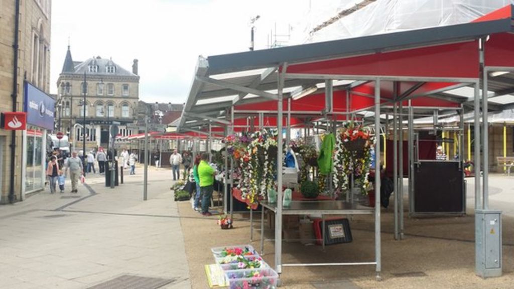 Traders at new Barnsley market complain of drug-taking - BBC News