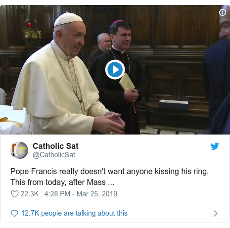 Pope's ring-kissing controversy not what it seems - BBC News