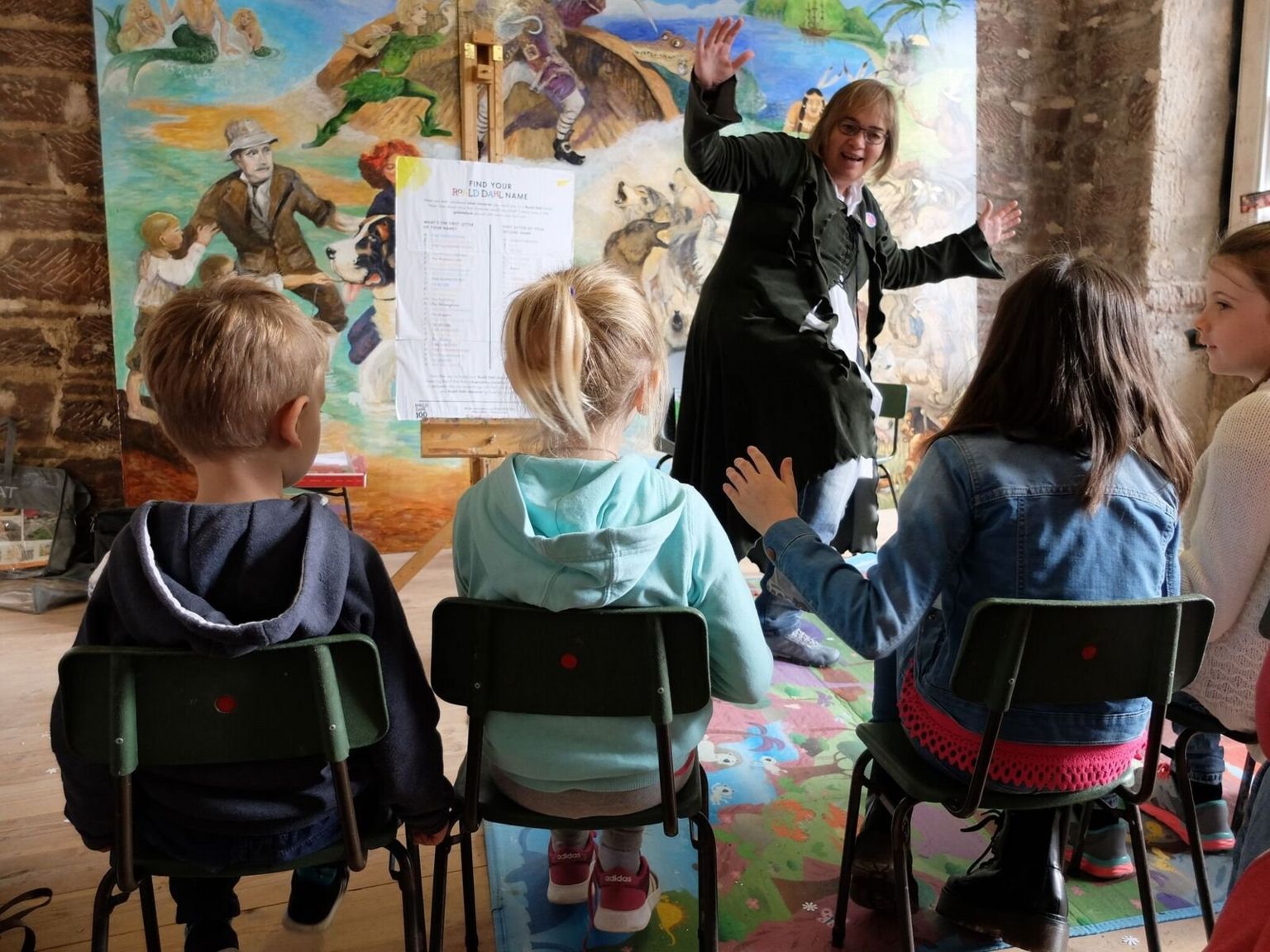 In pictures: Roald Dahl celebrations at Moat Brae - BBC News