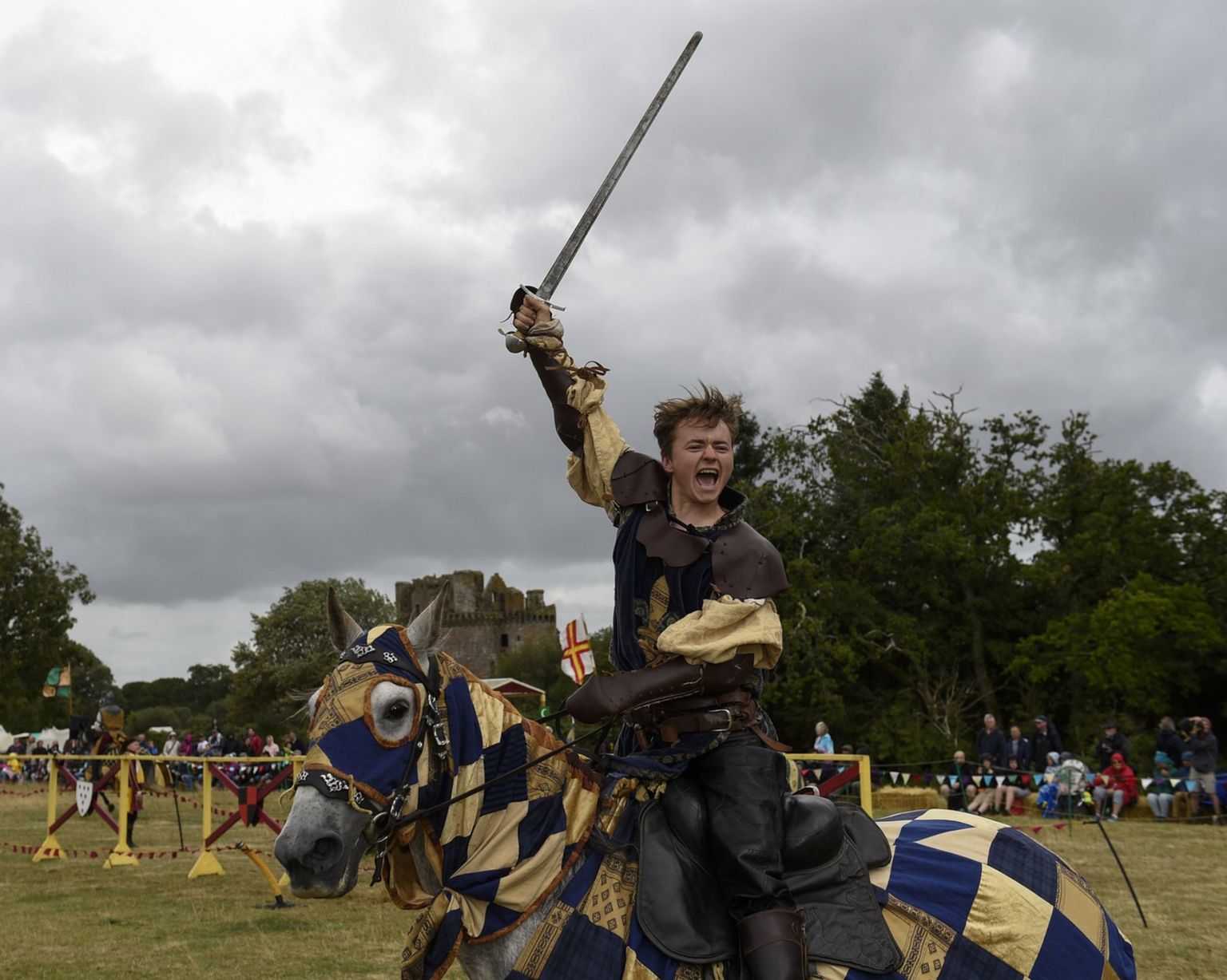 In pictures: Caerlaverock Castle jousting - BBC News