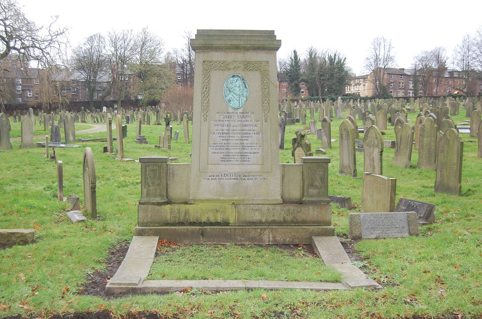 Englynion beddi Cymraeg ym mhen draw'r byd - BBC Cymru Fyw