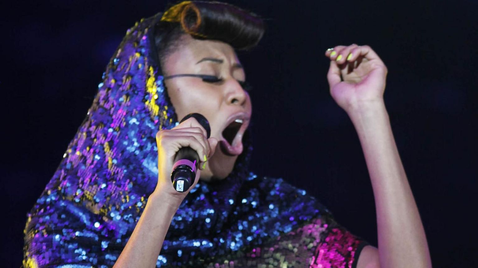 VV Brown felt ‘deeply unsafe’ after racist comments - BBC News