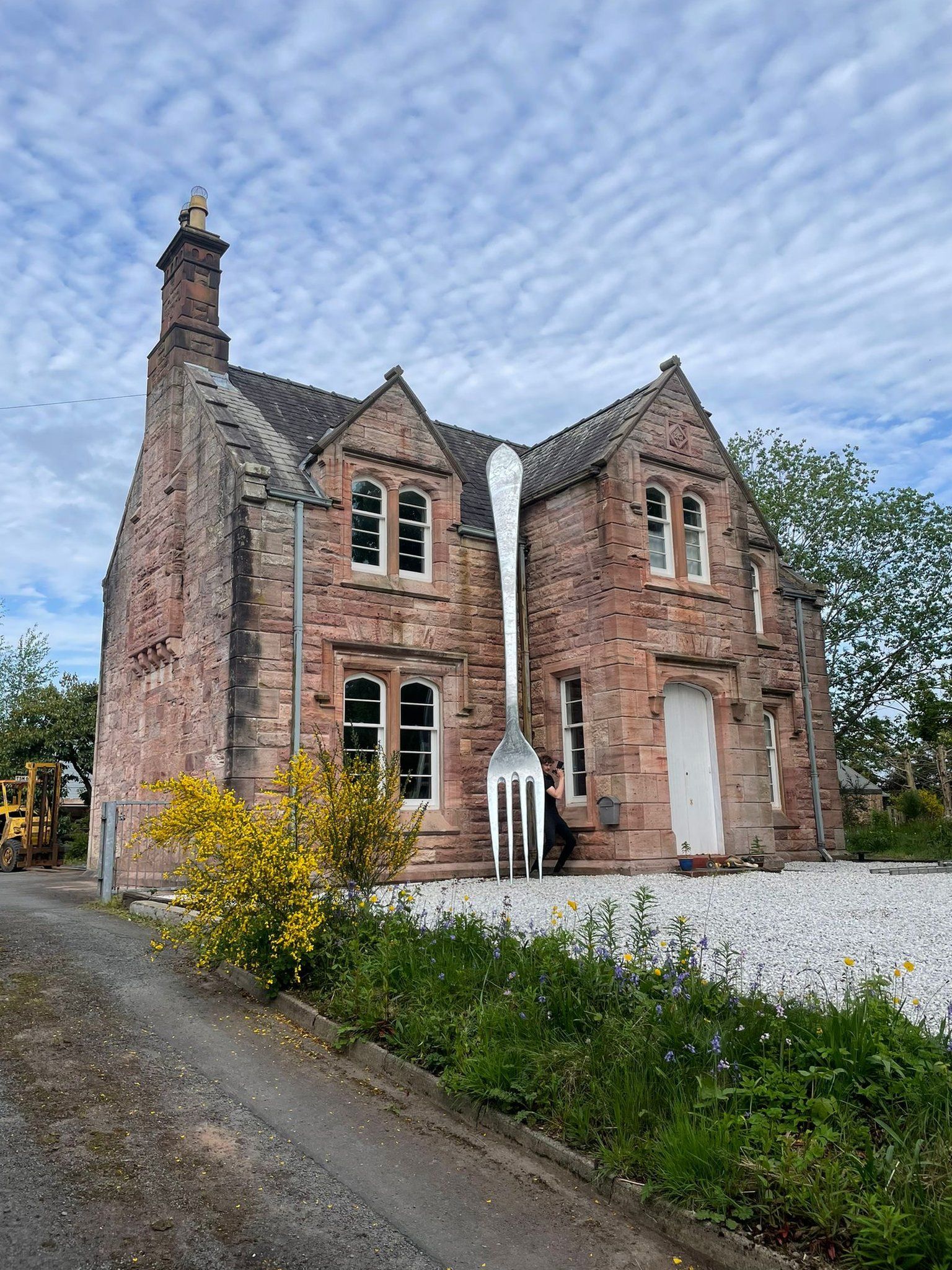 In pictures: Spring Fling artists throw doors open - BBC News