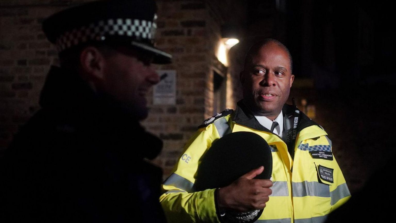 Met Police: No decision made on cutting detective numbers - BBC News