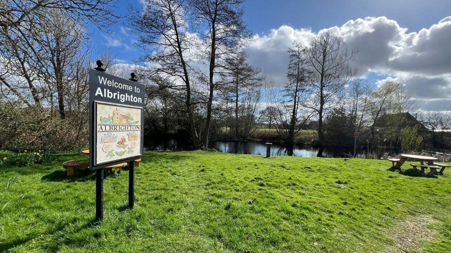 Shropshire village urged to 'get ready to fight' 800-home plan - BBC News