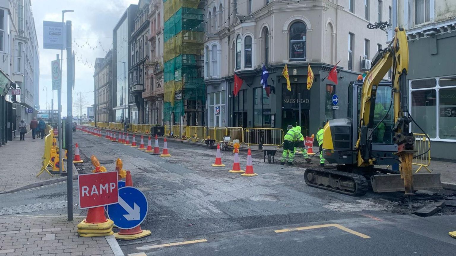 Key Douglas route to close overnight due to roadworks - BBC News