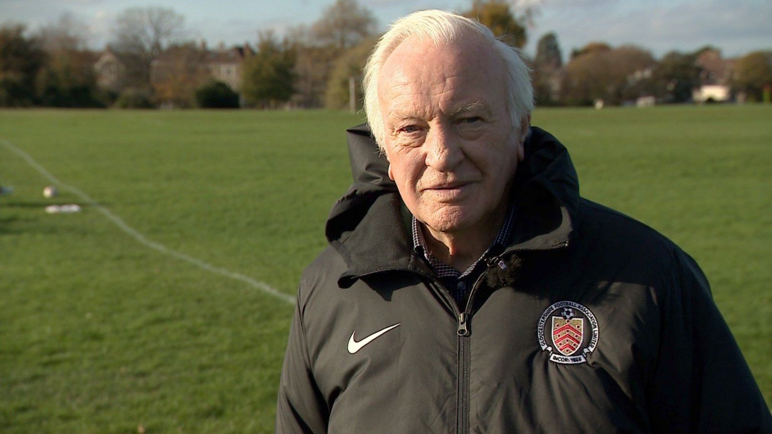 Bristol: Ex-pro football referee wants to train next generation - BBC News