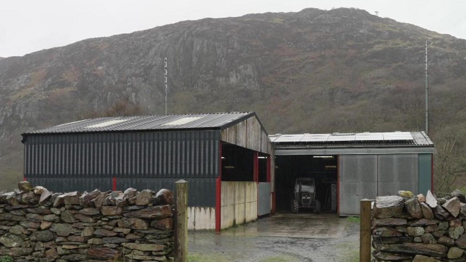 National Trust Eryri farm tenancy concerns over television show - BBC News