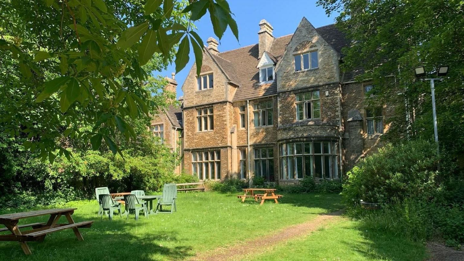 'Bittersweet' record demand for Peterborough homeless charity - BBC News