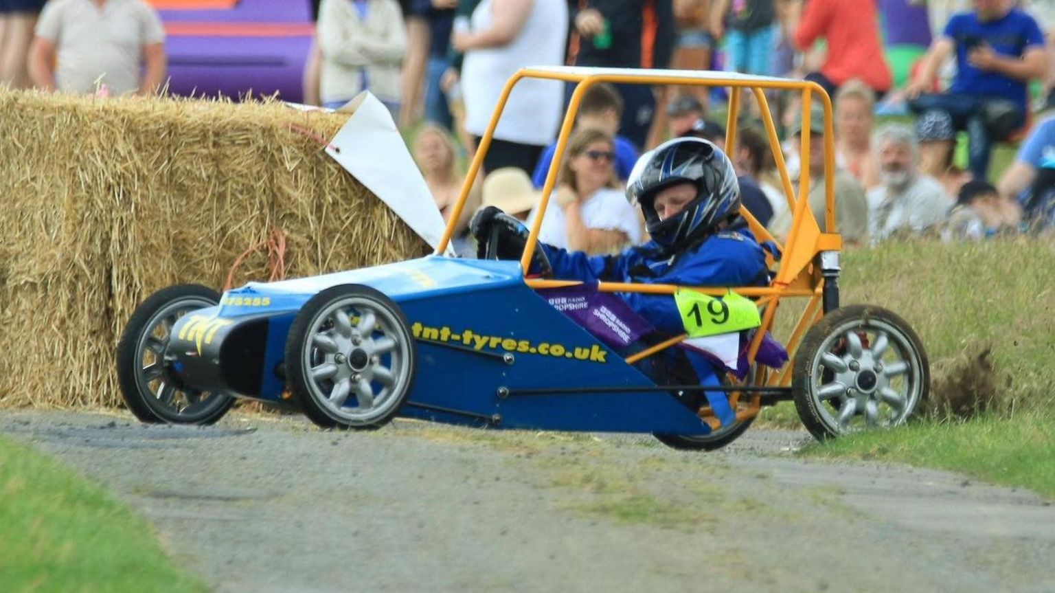 Richards Castle Soap Box Derby celebrates 20th anniversary - BBC News