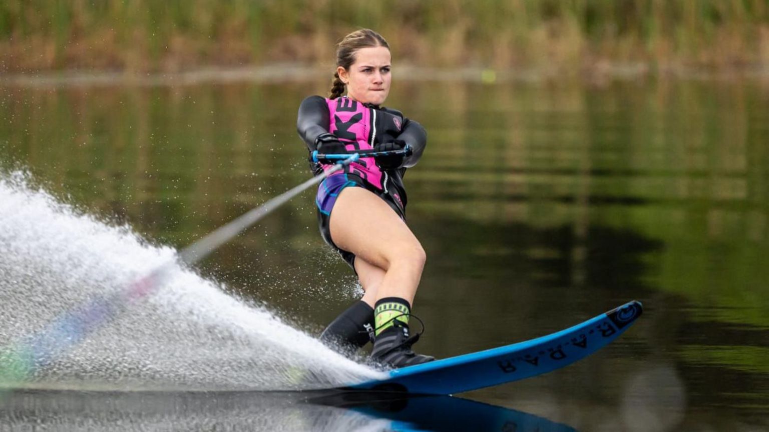 Barefoot skiing championships: Yorkshire teen takes to the water - BBC News