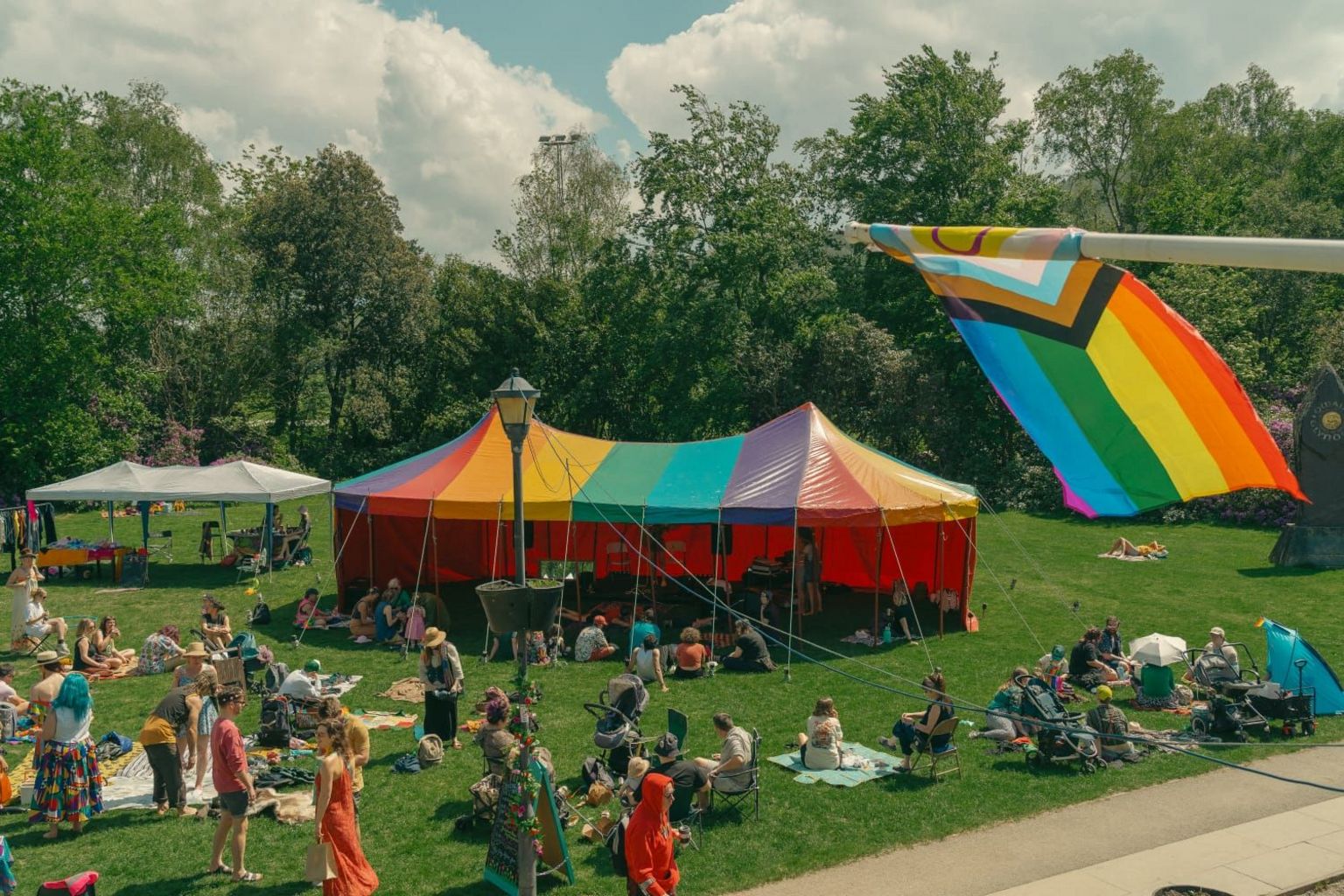 Mis Balchder 2024: Pam fod Balchder dal yn bwysig - BBC Cymru Fyw