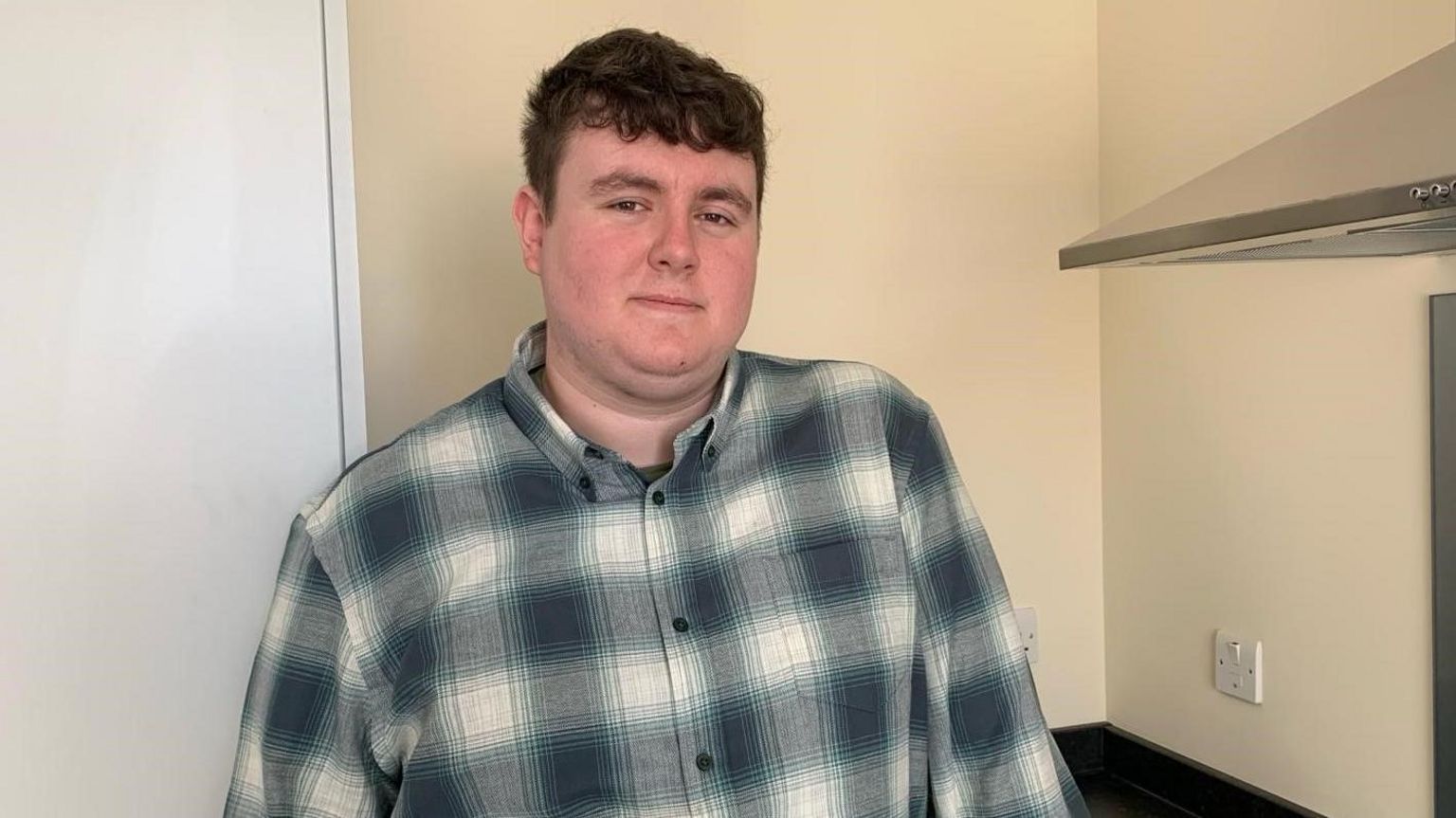 GISDA: 'Anodd ymdopi â'r galw am gymorth' - BBC Cymru Fyw