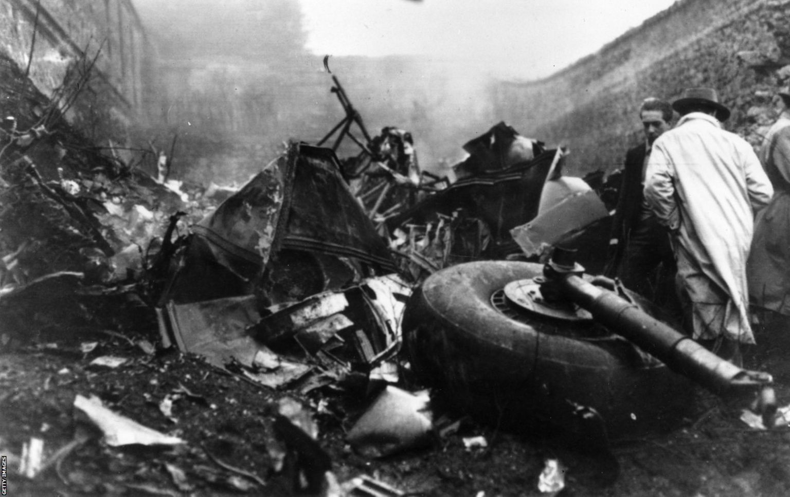 The plane crash that killed Serie A's champions and their English coach ...