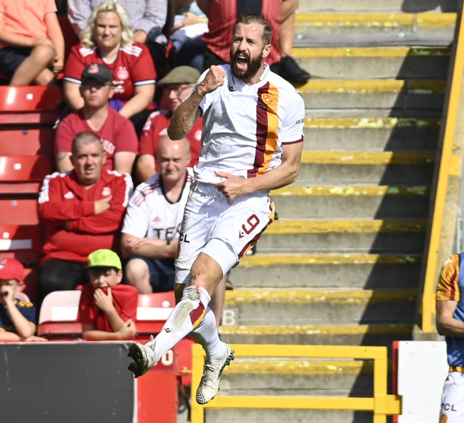 Tierney looks to Van Veen for Motherwell kick-start - BBC Sport