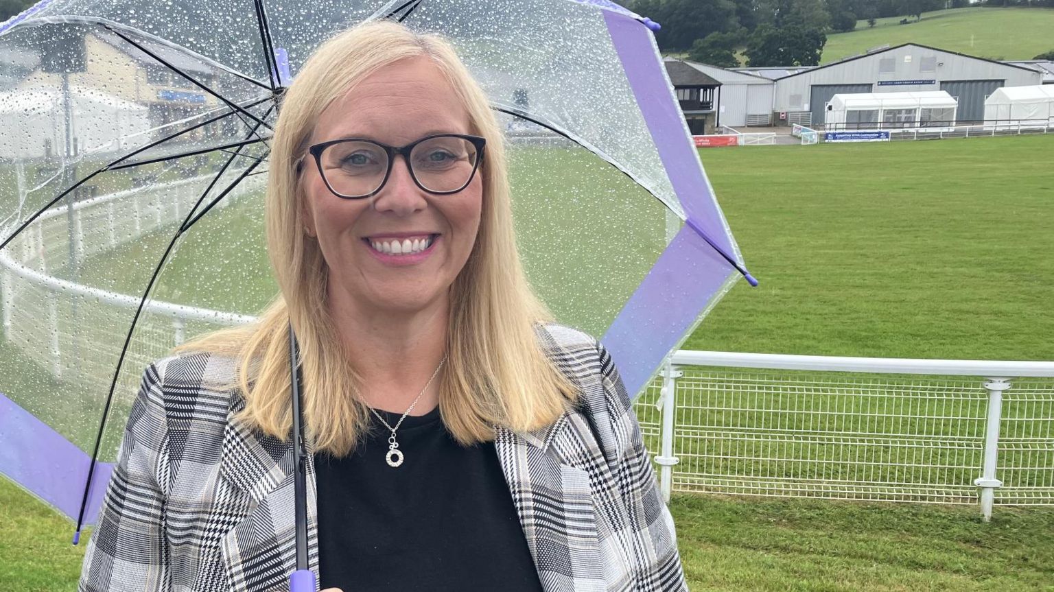 Y Sioe Fawr yn gorfod ‘cyfyngu ar wariant’ gymaint â phosib - BBC Cymru Fyw