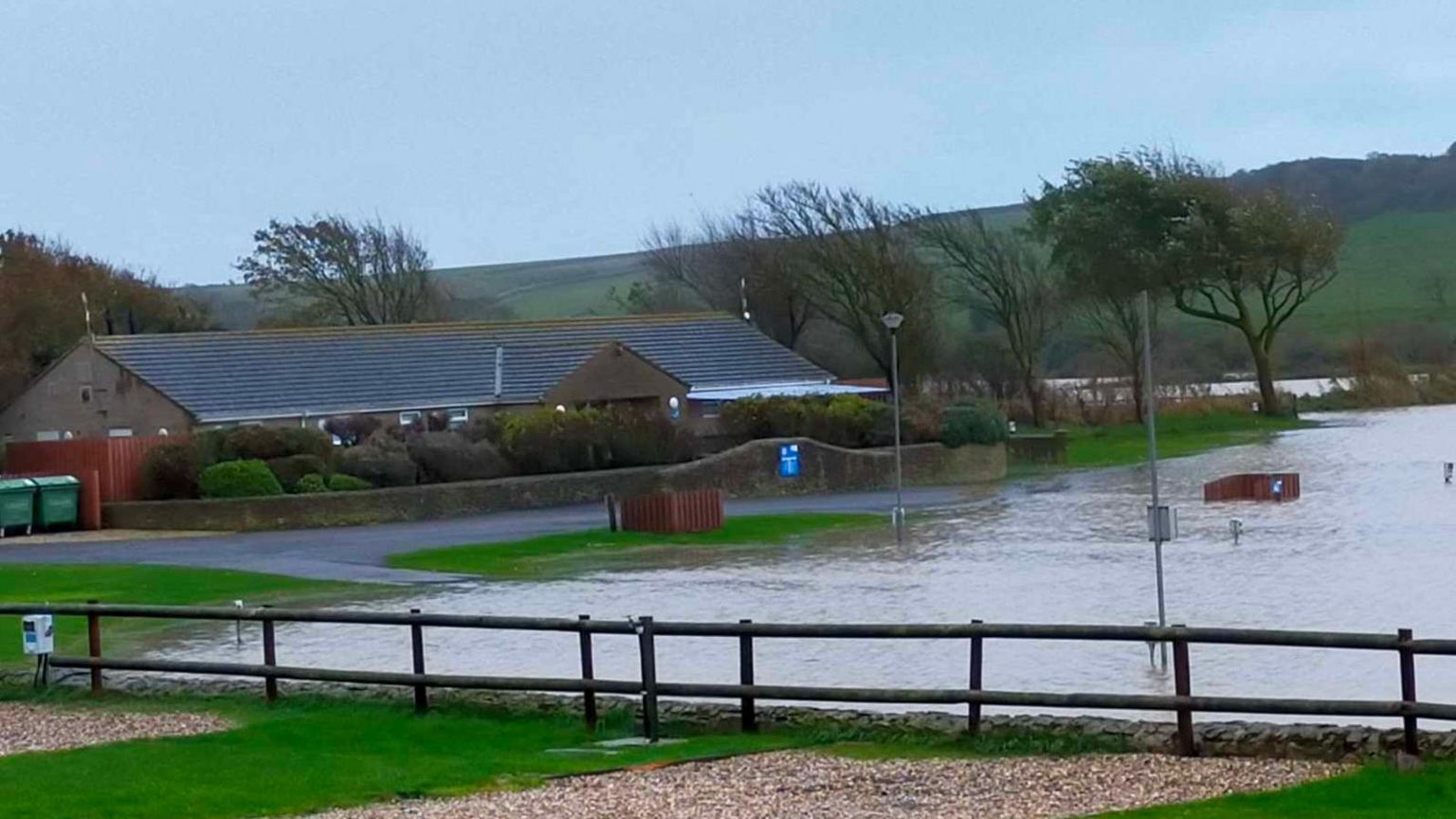 Dorset holiday park residents rescued as storm damages caravans - BBC News