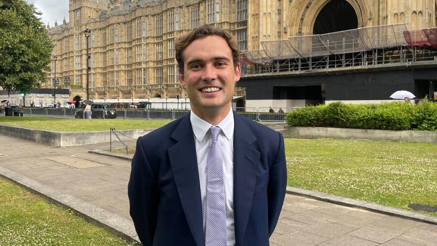 Beth yw gobeithion rhai o'r ASau newydd? - BBC Cymru Fyw