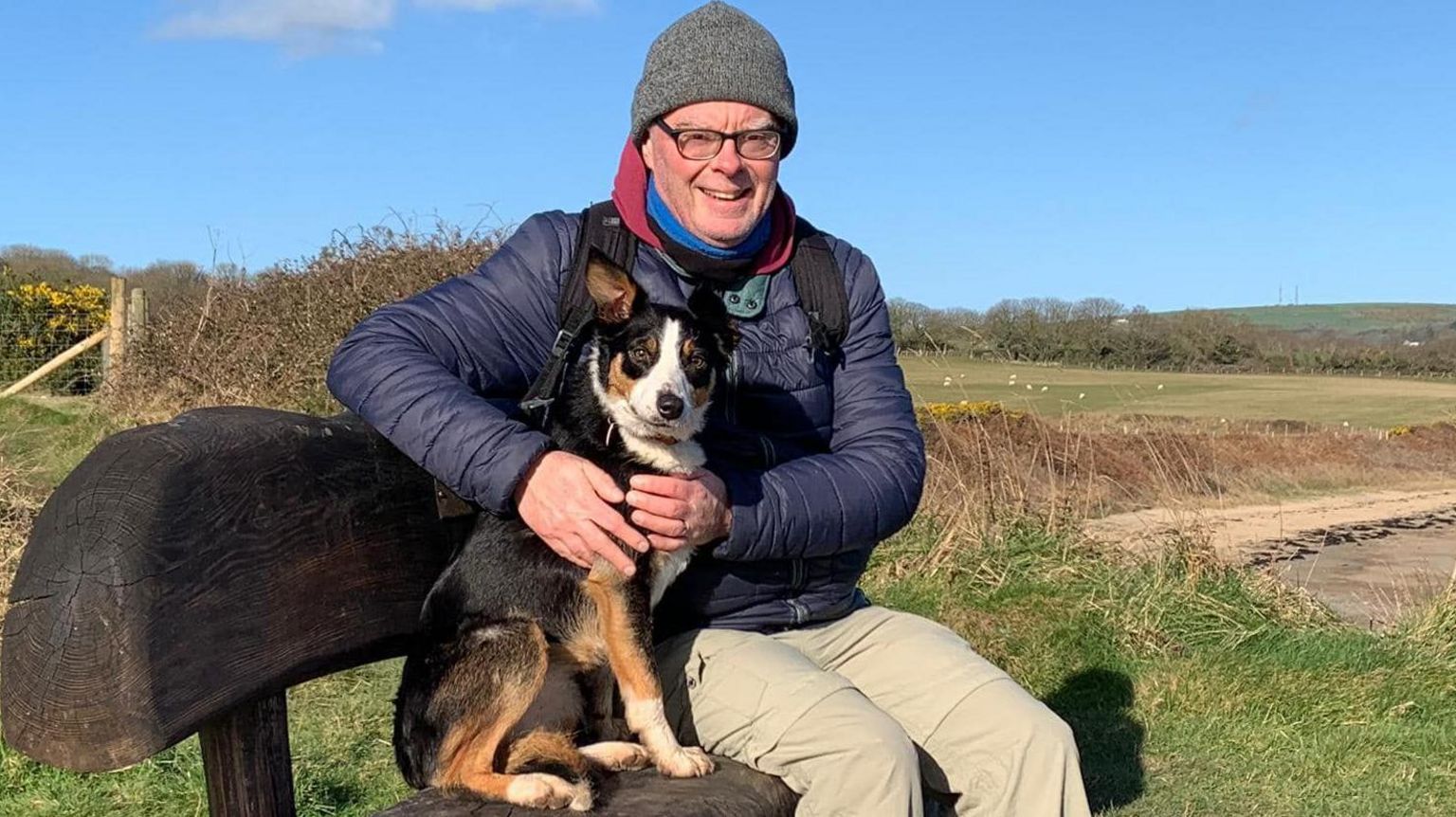 'Pwysig siarad am gyfnodau tywyll' medd gweinidog o Fôn - BBC Cymru Fyw