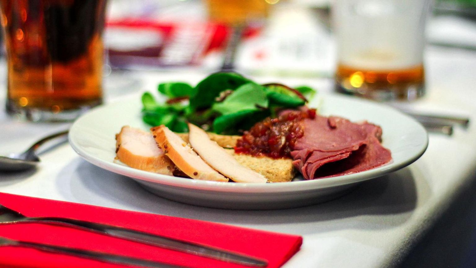 Strikes end at Browns in Kelloholm after pay deal agreed - BBC News