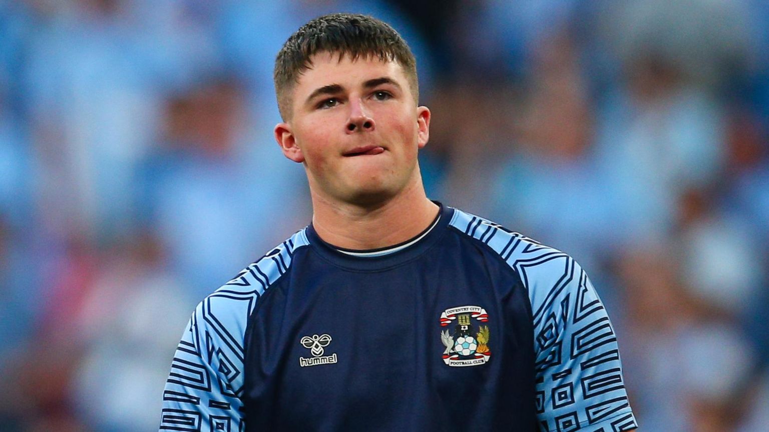 Dundee seal loan for Coventry teenager Howley - BBC Sport