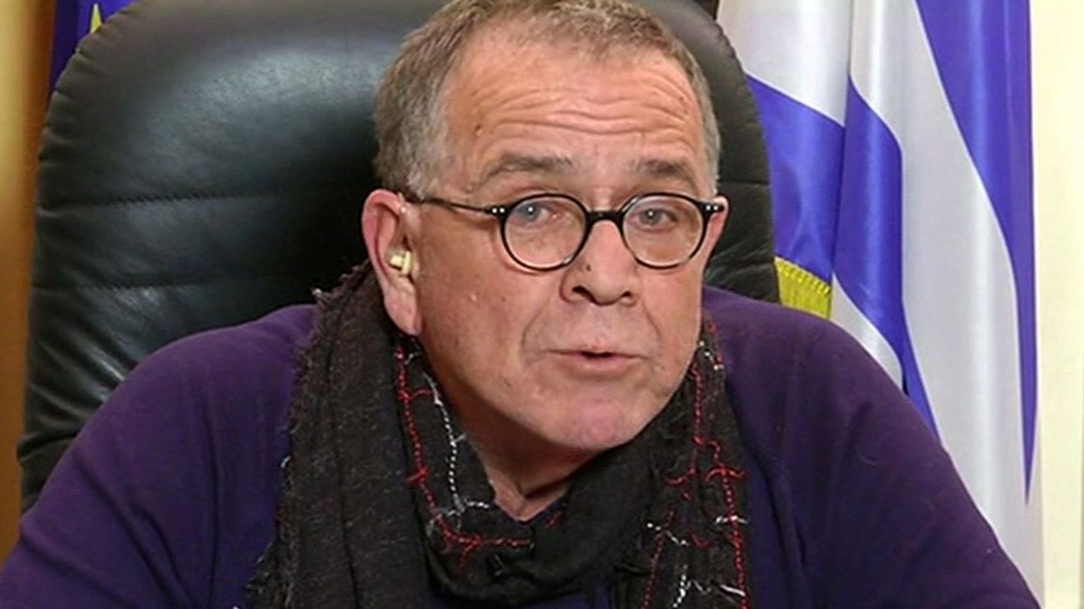 Belgium asylum row: Bailiffs threaten minister's furniture - BBC News