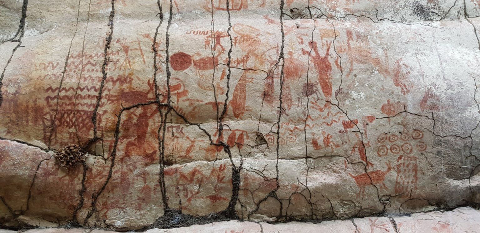 Incredible eight-mile wall of prehistoric paintings - BBC Newsround