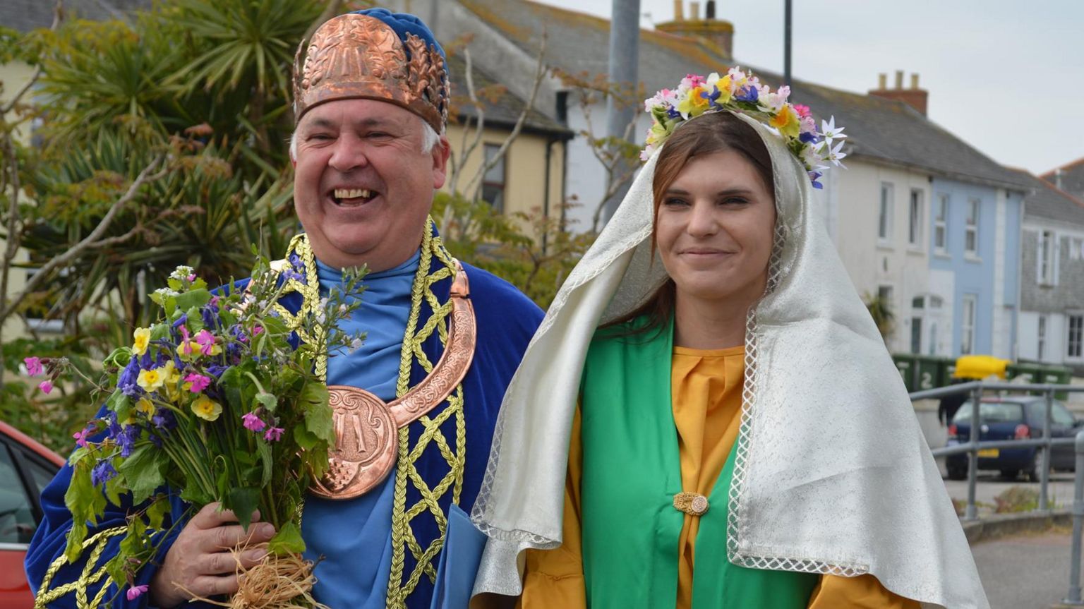 Gorsedd Cernyw yn derbyn Cymro o Lanrug i'w plith - BBC Cymru Fyw