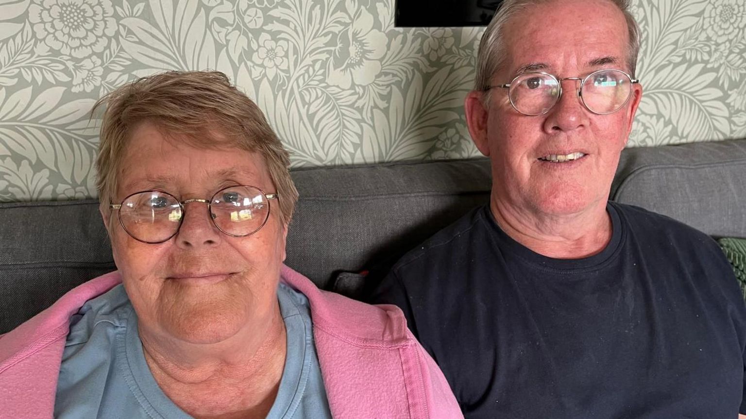 Infected blood scandal: Fight goes on, Colin Smith's parents say - BBC News