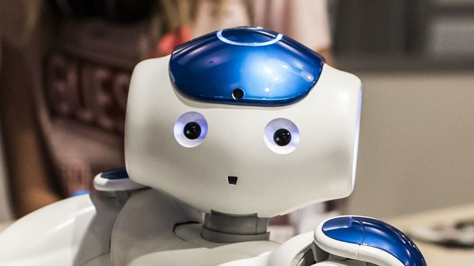 Learning to live with robots - BBC News