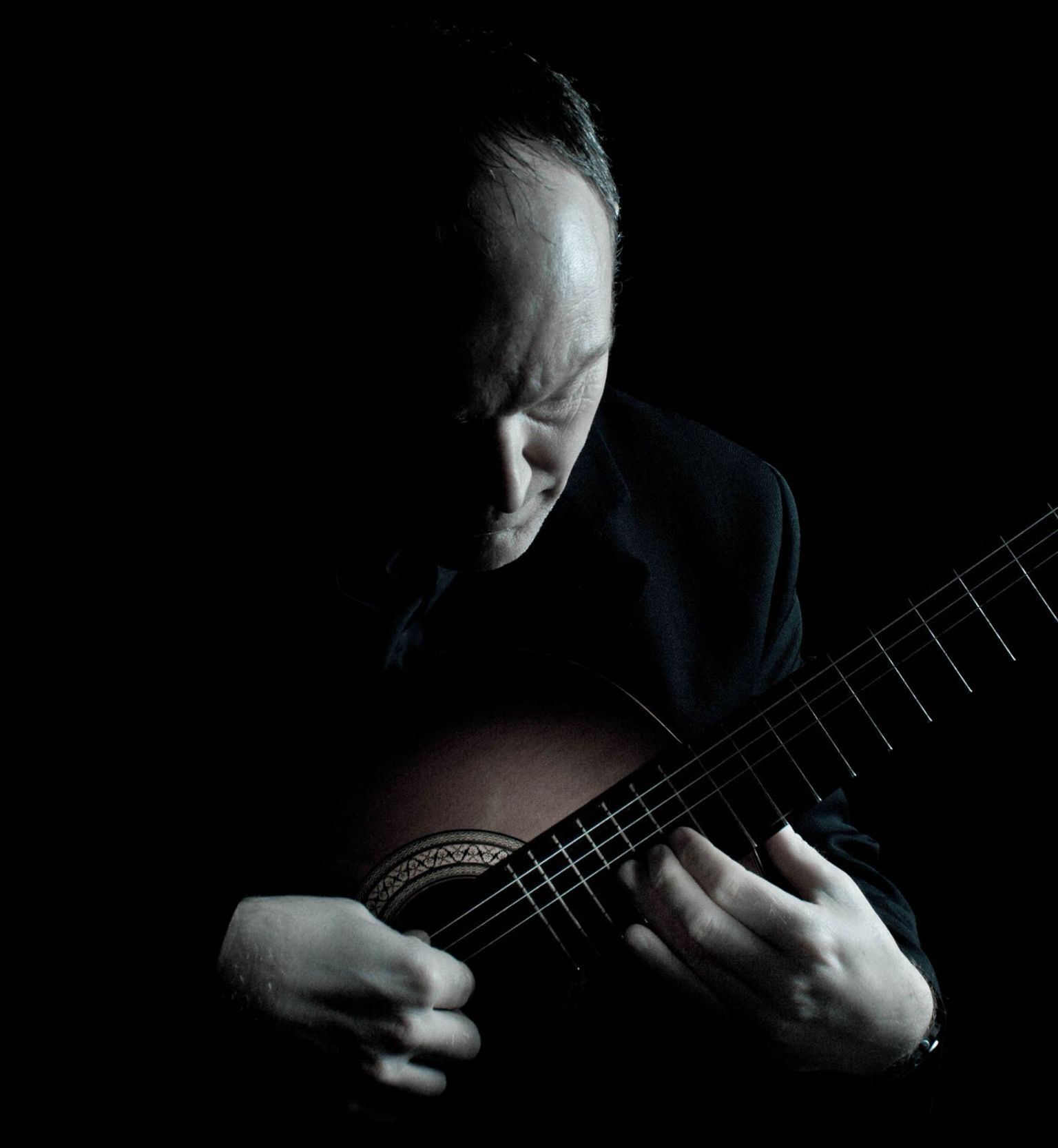 Bywyd mewn lluniau: Y gitarydd Rhys Parry - BBC Cymru Fyw