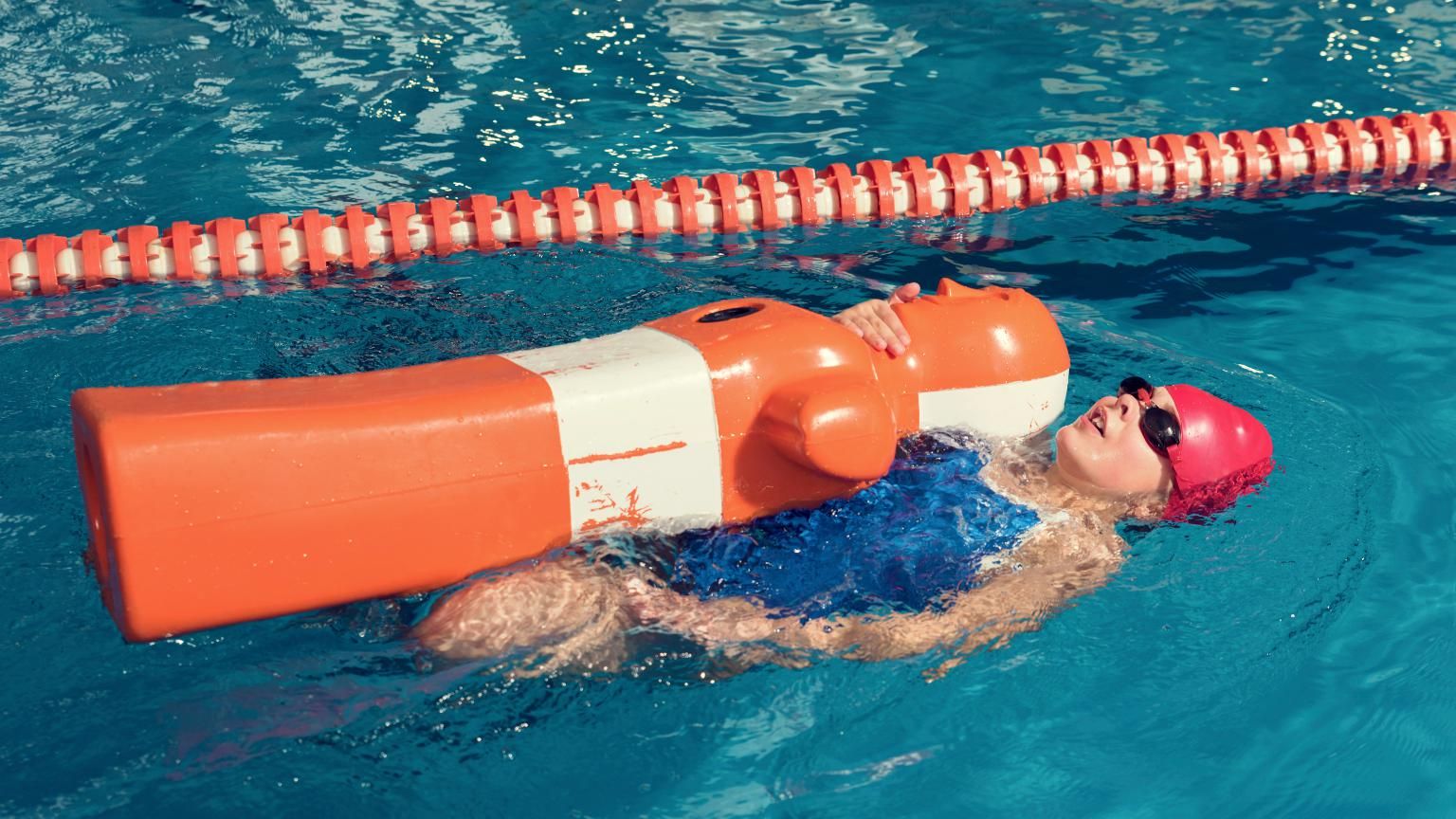 Guernsey lifeguard shortage leads to calls for more training - BBC News