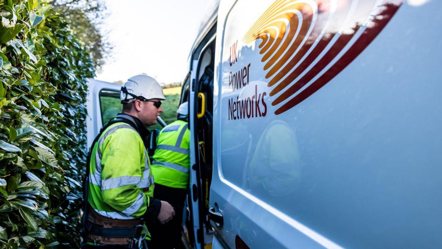 Norfolk homes left without power due to faulty high voltage cable - BBC ...