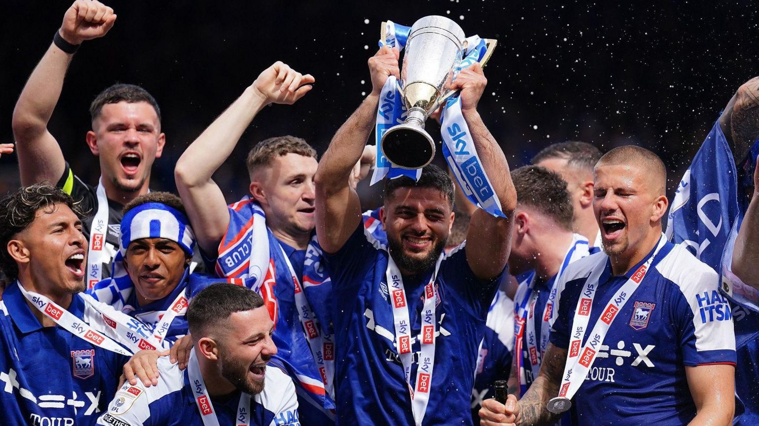 Ipswich Town: parliament praises club’s promotion - BBC News