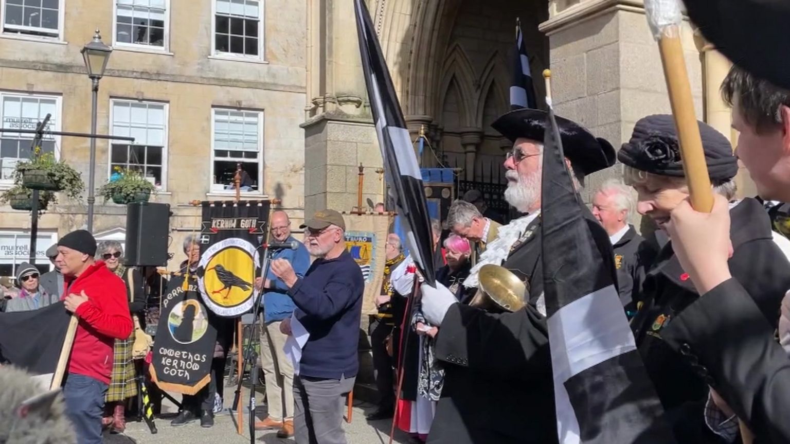 St Piran's Day in Cornwall marked with music and parades - BBC News